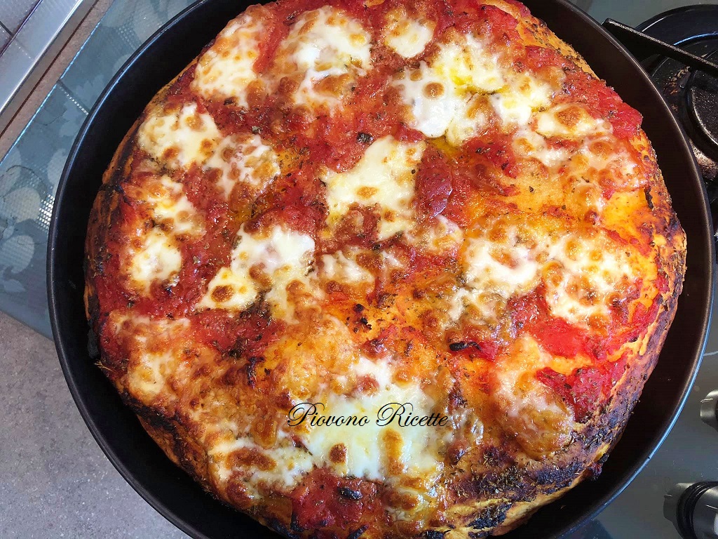 Pizza ripiena - semplice da preparare e con un irresistibile cuore filante