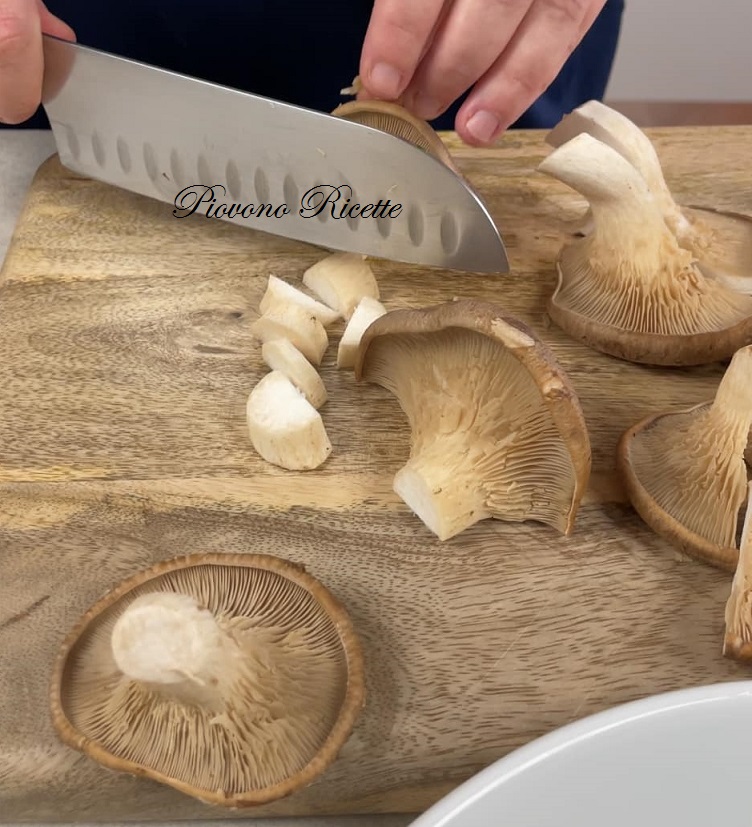 Funghi cardoncelli gratinati - Piovono Ricette