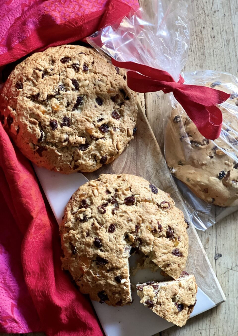 Il pandolce genovese basso è un dolce ligure tipico di Natale