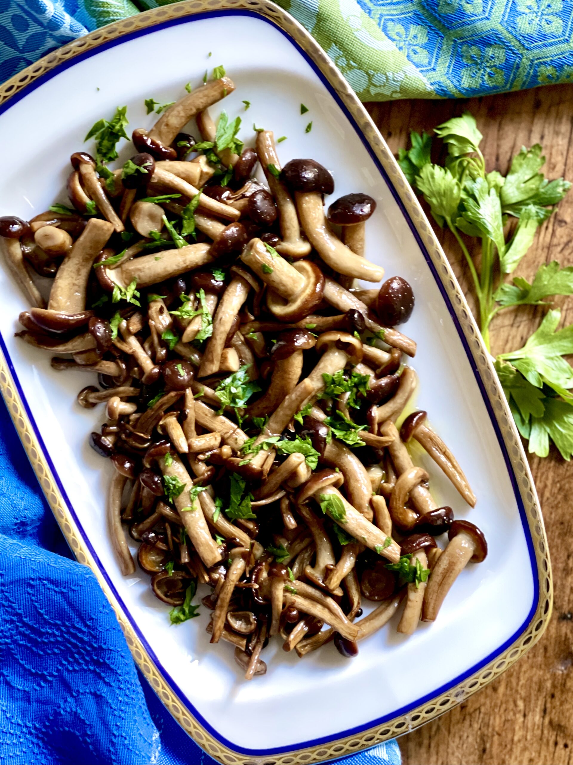 I funghi pioppini in padella sono un piatto molto saporito e veloce.