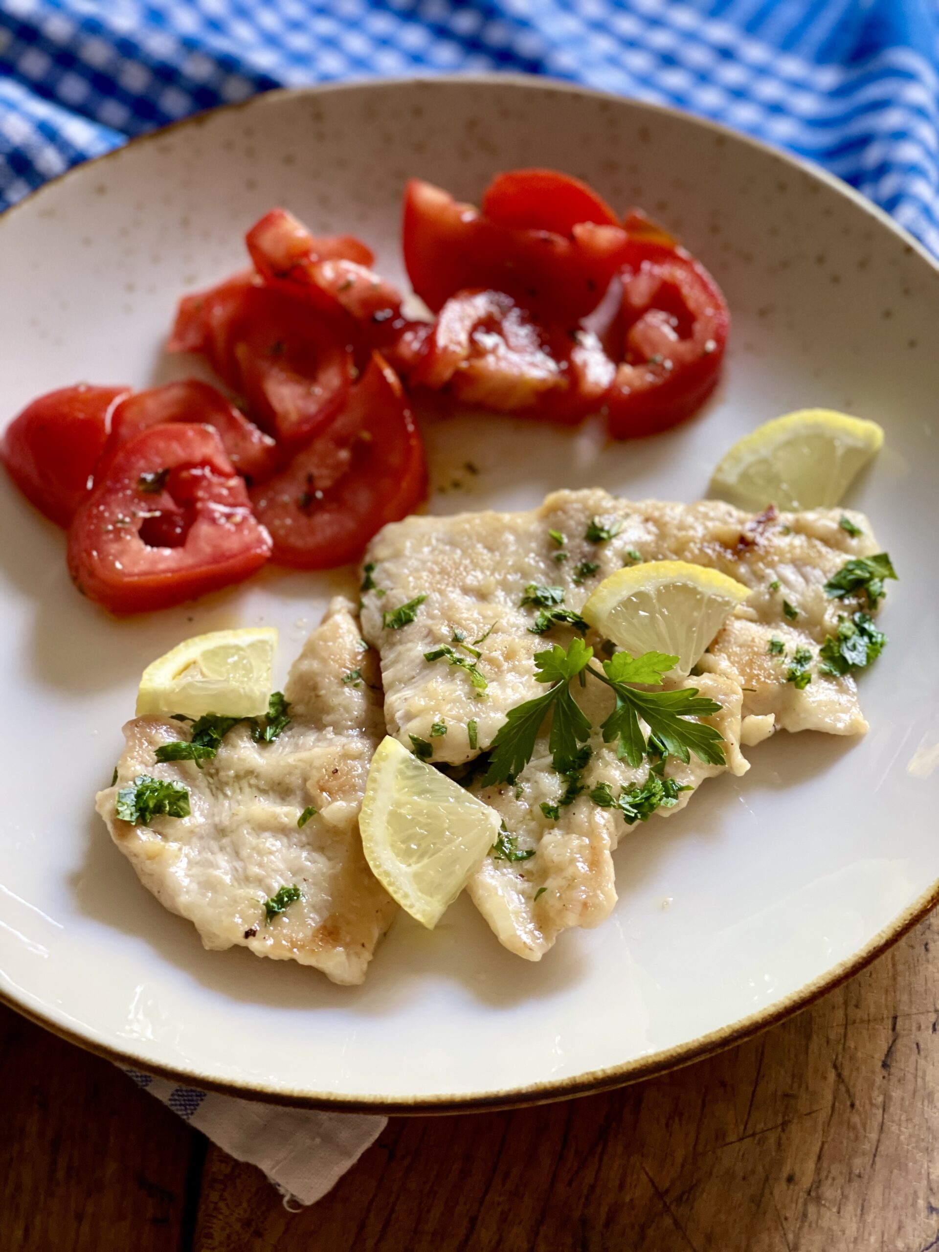 Le scaloppine di pollo al limone sono un piatto appetitoso
