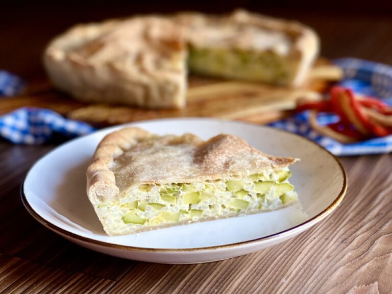 La torta ligure con riso e zucchine è una ricetta tradizionale