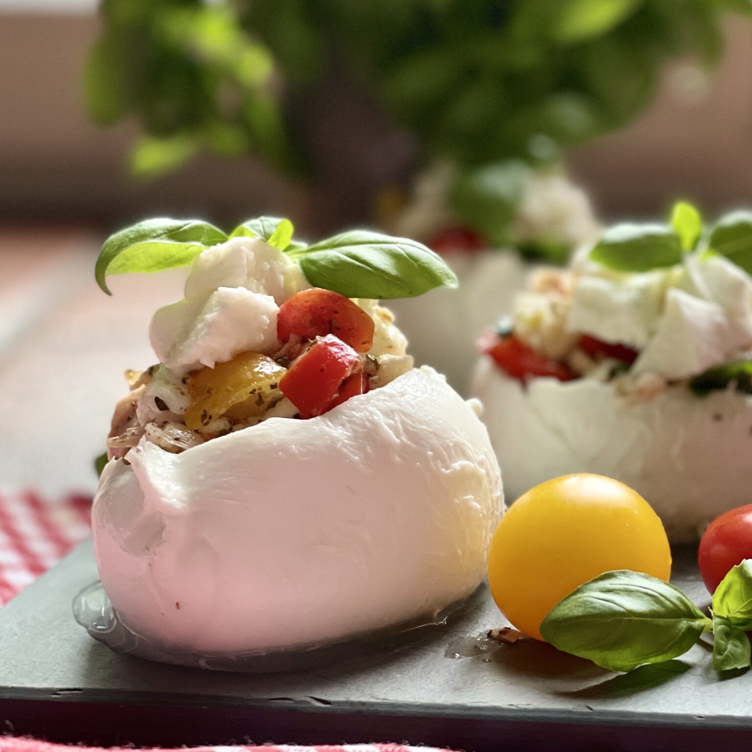 Le mozzarelle ripiene sono una variante della più classica caprese