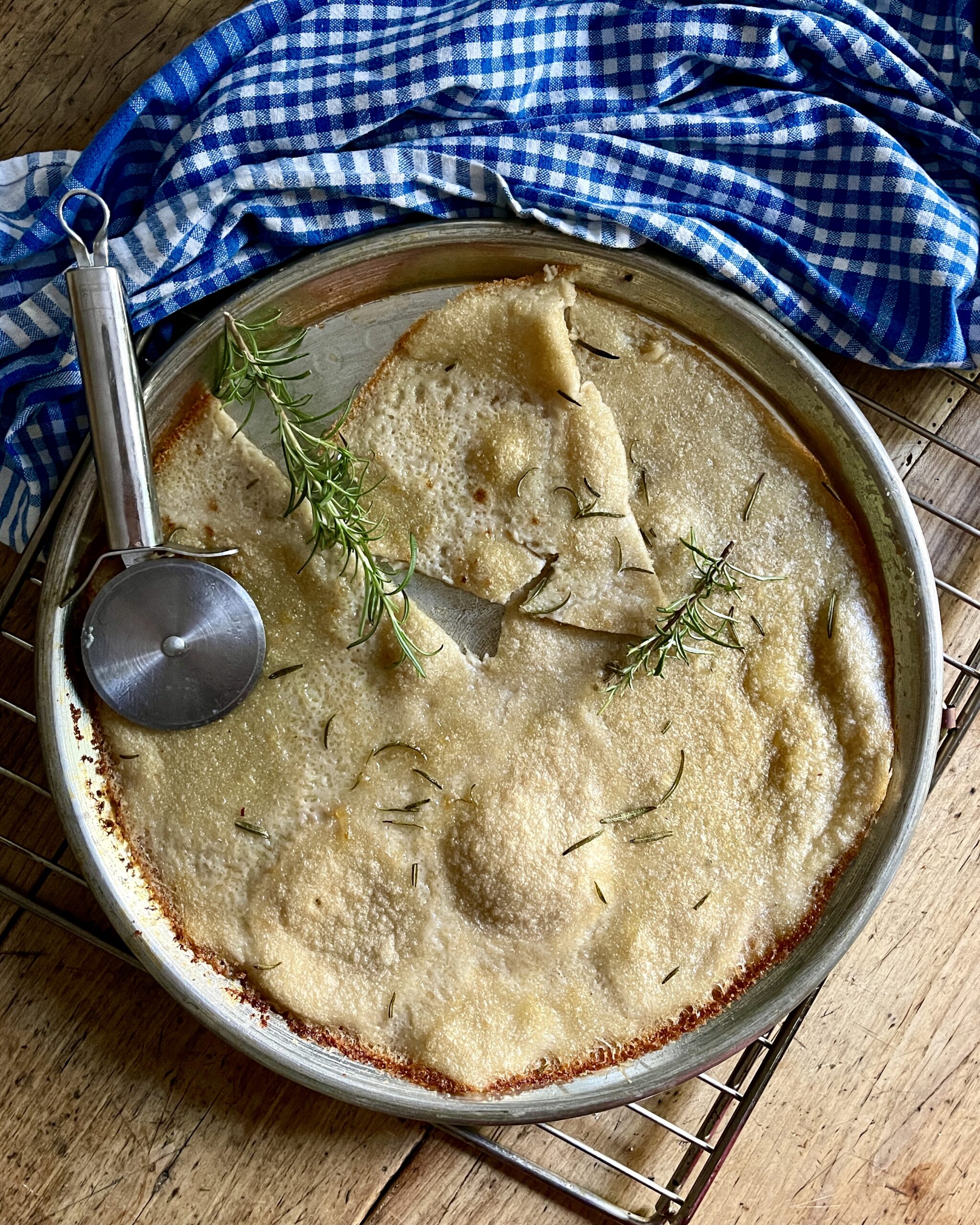 La farinata bianca è una ricetta ligure tipica della città di Savona