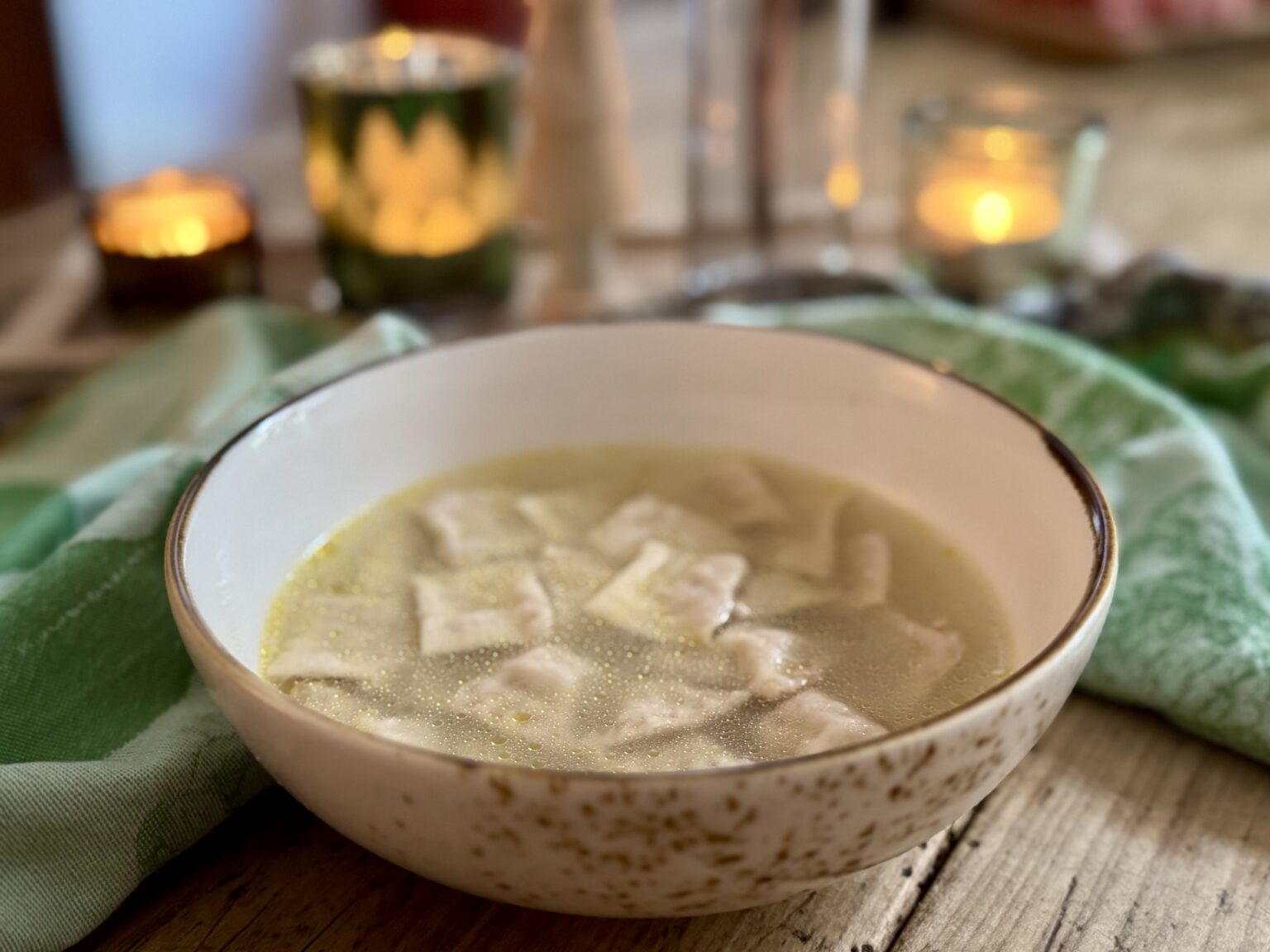 I raviolini genovesi in brodo sono un piatto tipico dei giorni di Festa.