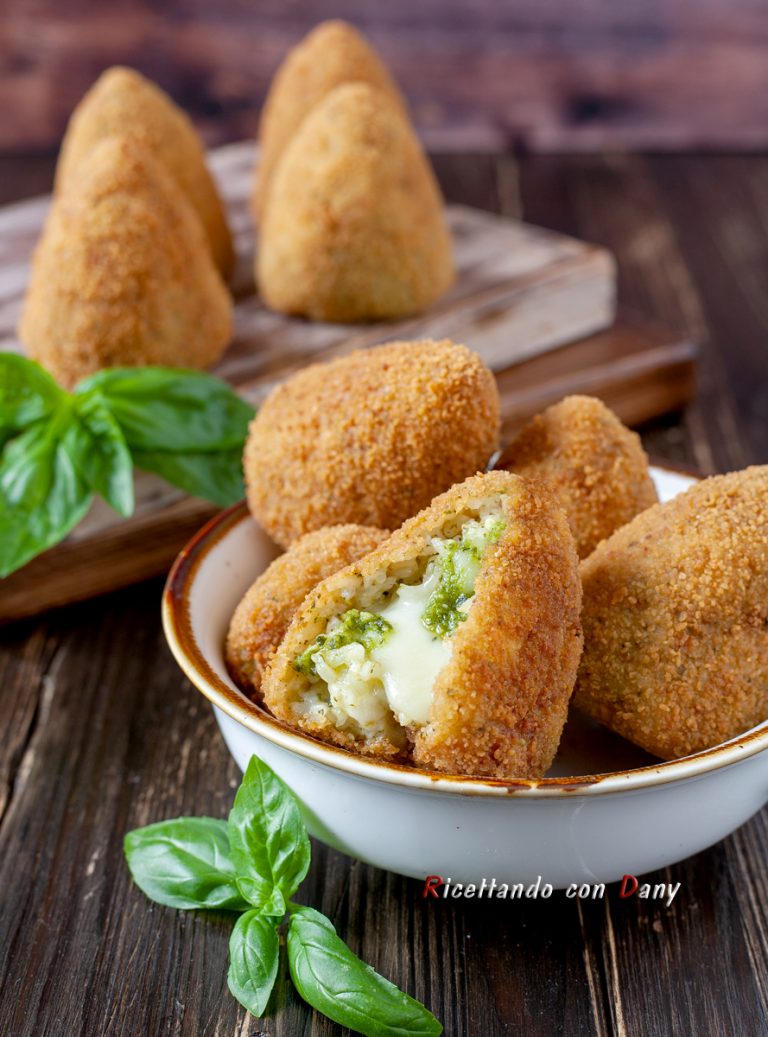 Arancini di riso al pesto di basilico, ricetta vegetariana sfiziosa e ...