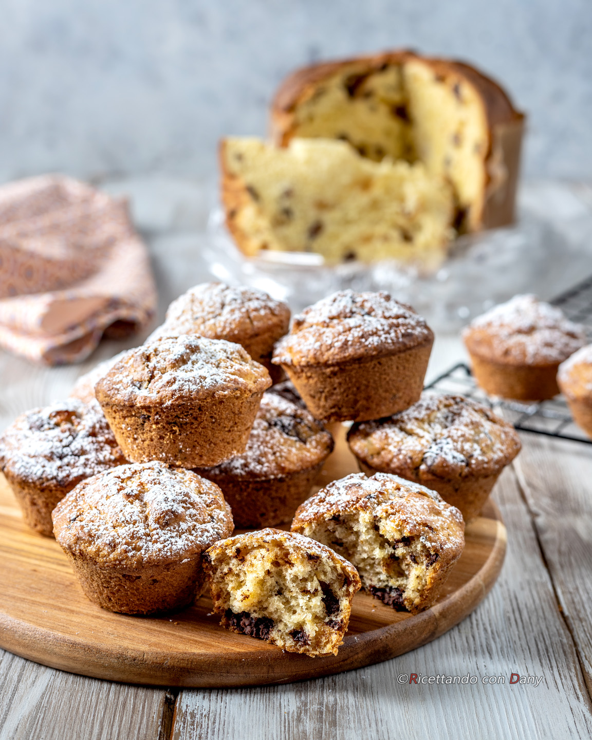 Muffin di panettone con cioccolato fondente, ricetta del riciclo