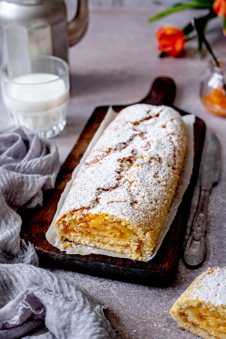 Crostata arrotolata con frolla all'olio, ricetta con marmellata