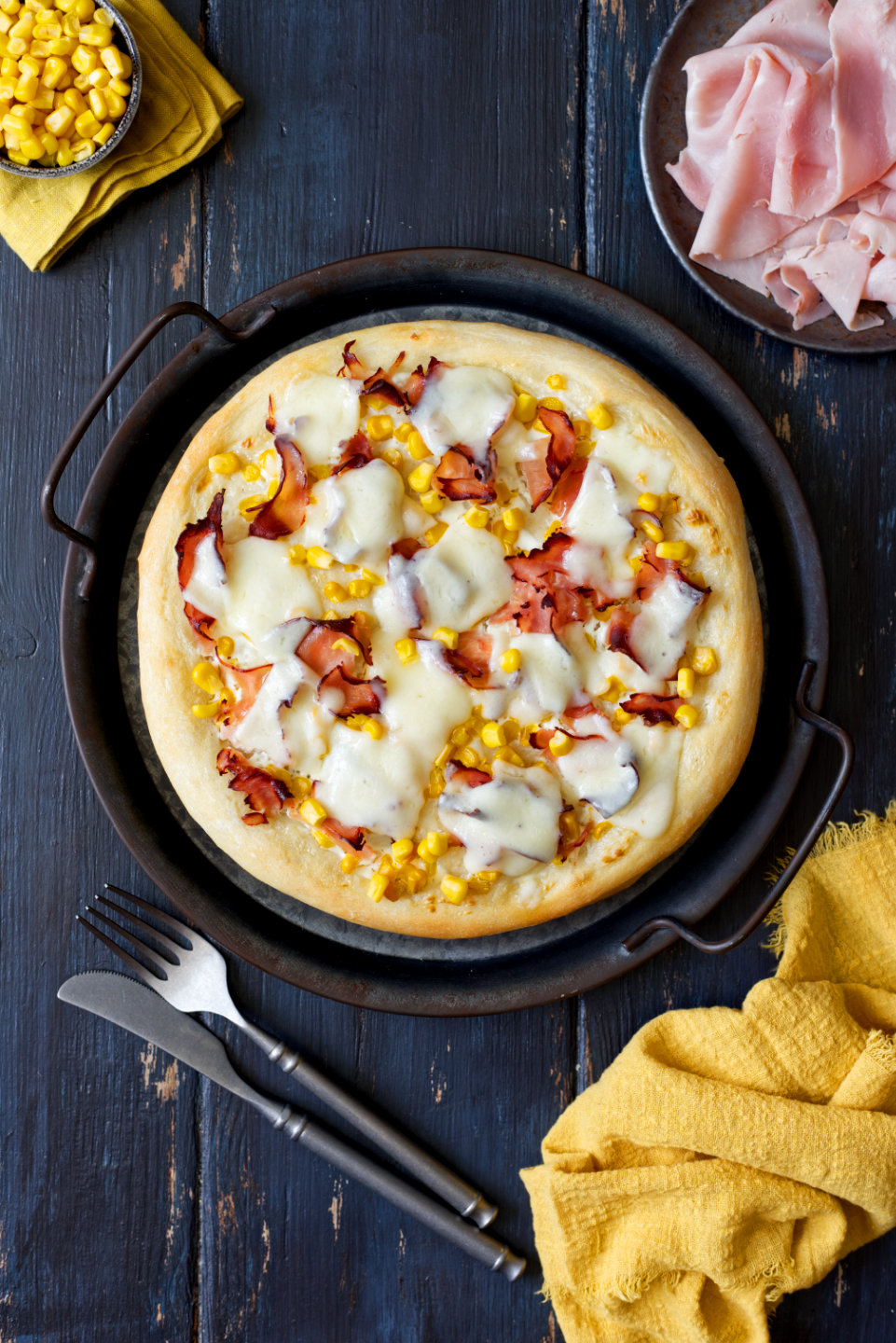 Pizza mimosa, ricetta con mais e prosciutto cotto