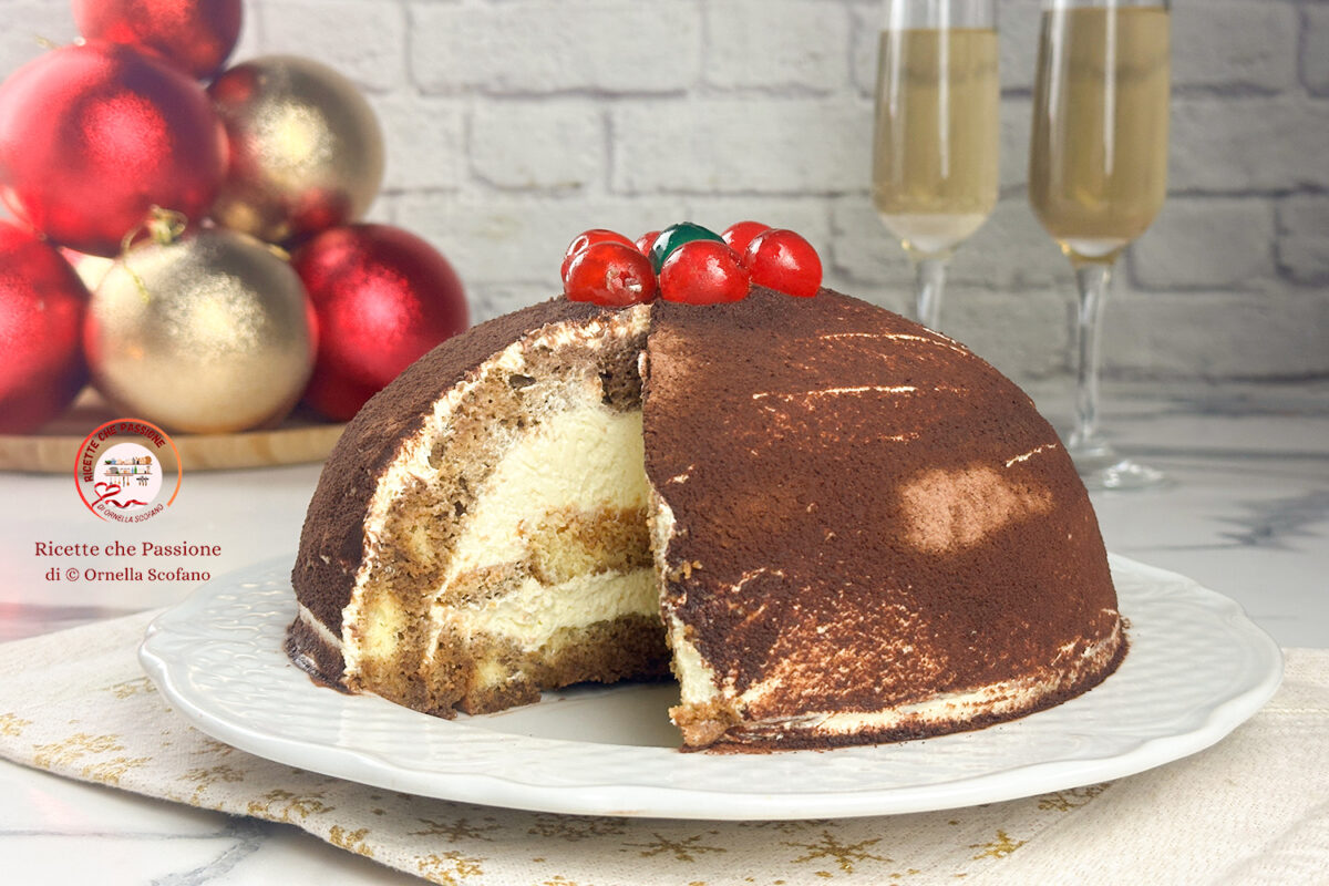 Zuccotto tiramisù di Natale con pan di spagna pandoro o savoiardi ...