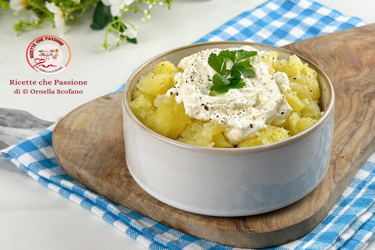 Insalata di patate con panna acida veloce al microonde - Ricette che ...