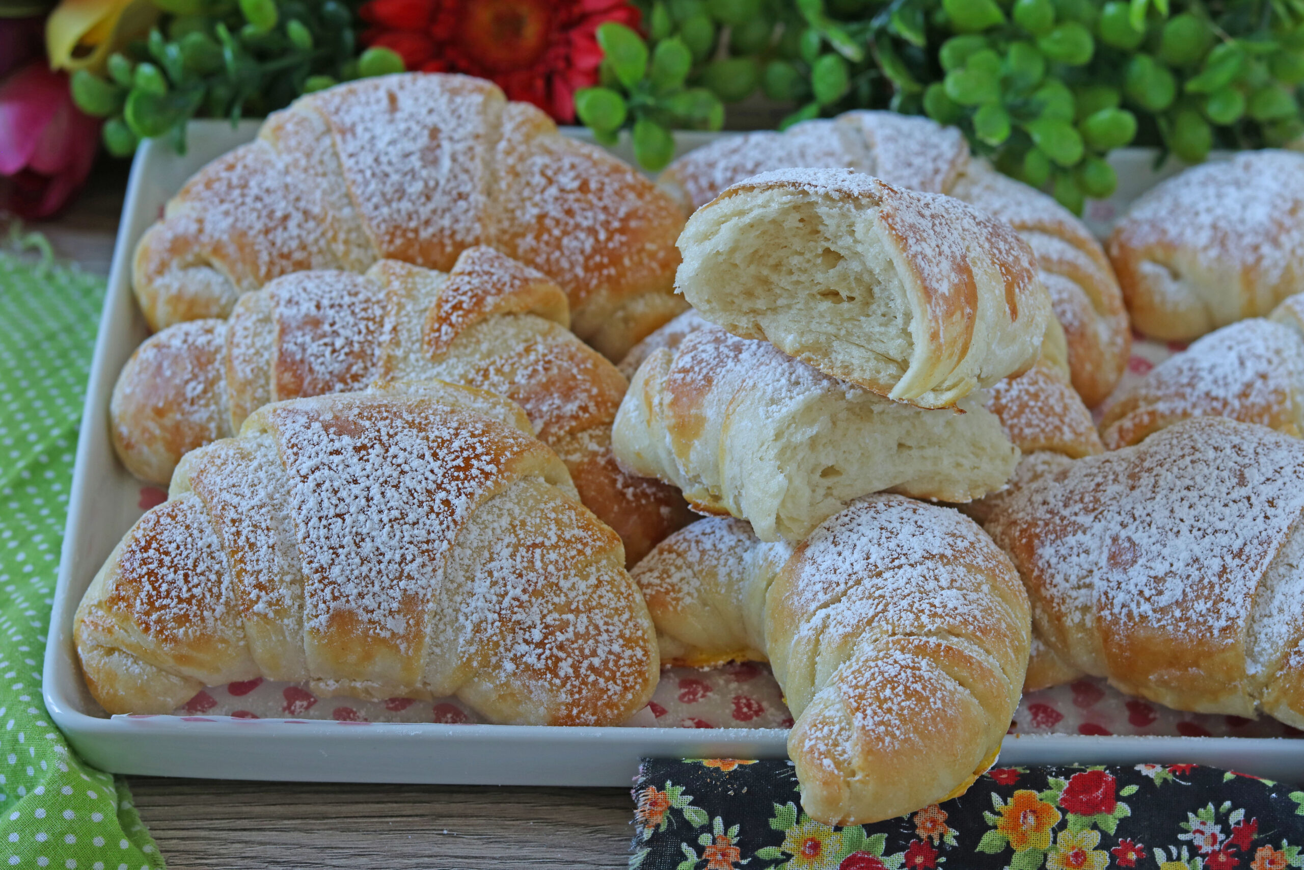 Cornetti facili e veloci senza impastatrice pronti in 4 ore