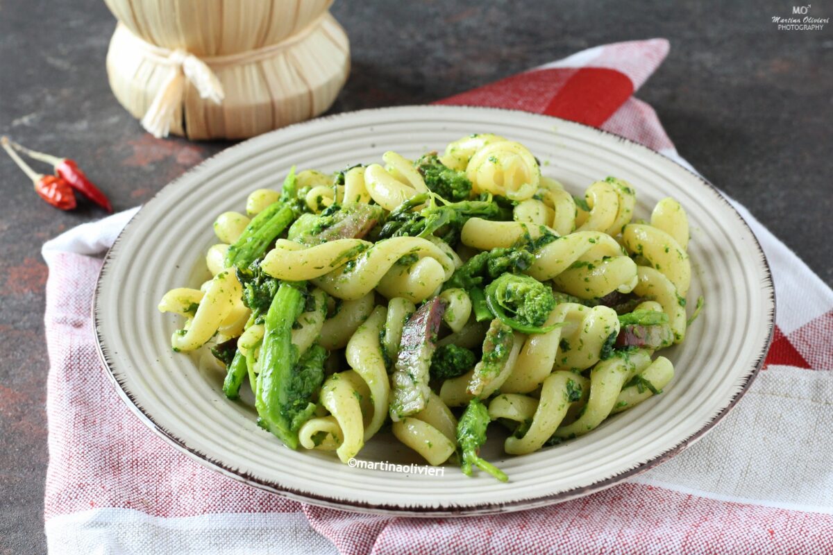 Pasta con cime di rapa e guanciale - Le Ricette di Libellula