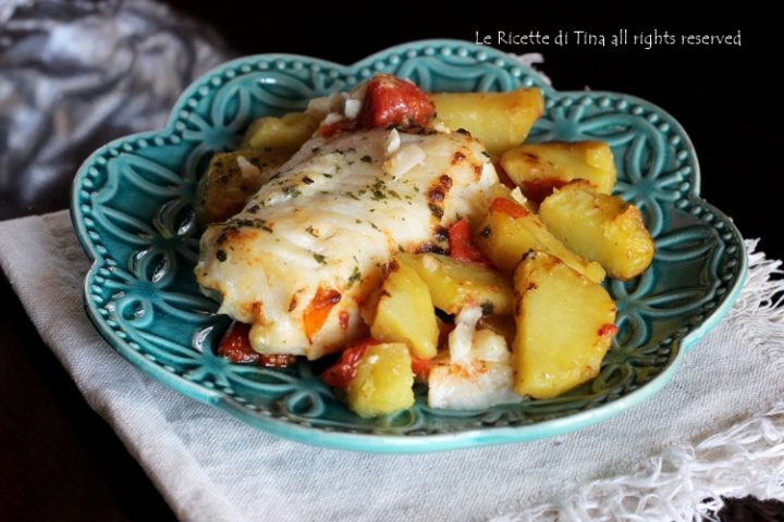 MERLUZZO AL FORNO CON PATATE, morbide e gustose