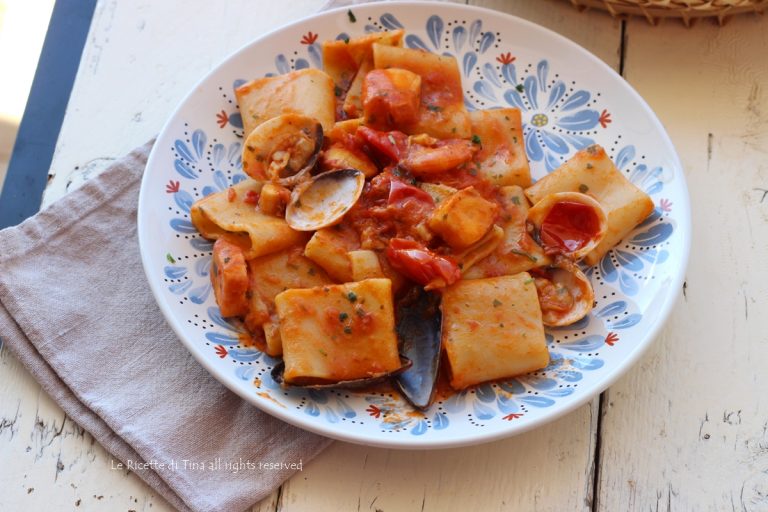 Paccheri con preparato di pesce surgelato,ricetta primo facile