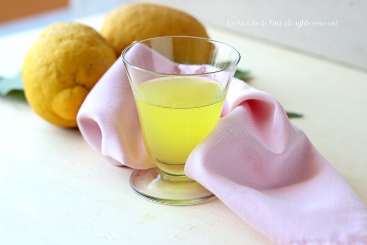 Limoncello fatto in casa delicato, ricetta semplice e perfetta!!