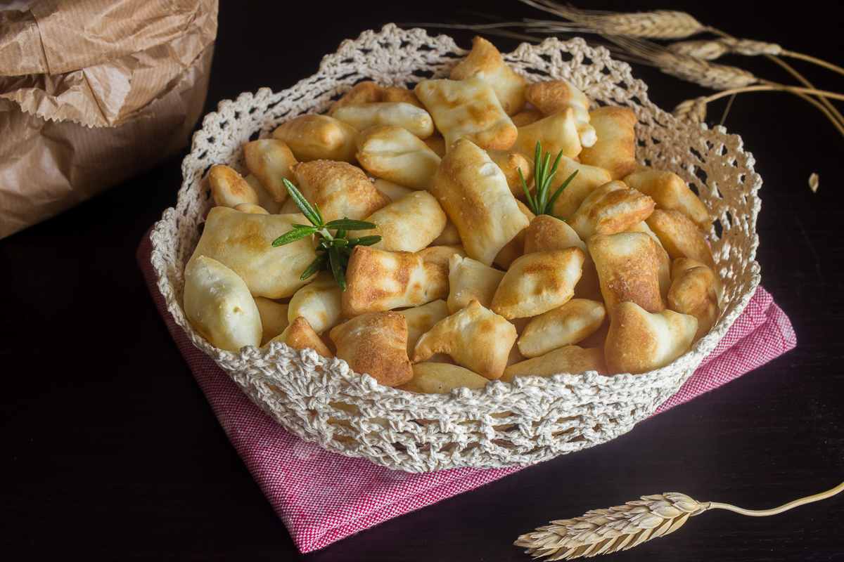 RUSTICI DI PANE VELOCI SFIZIOSI COTTURA AL FORNO, FRITTI O IN ...