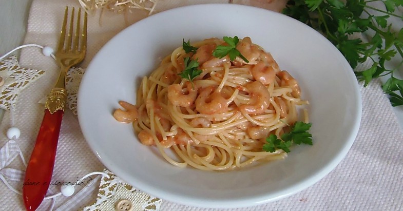Spaghetti alla crema rosa di gamberetti come al ristorante
