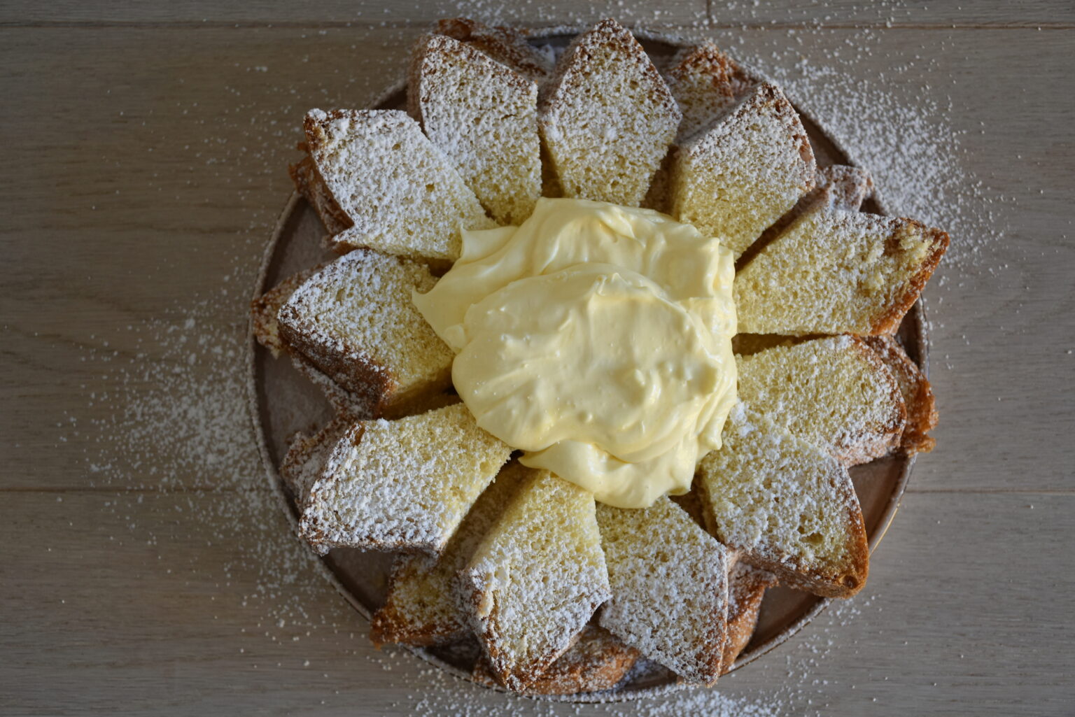Pandoro con Crema al Mascarpone il Dolce delle Feste con Ricetta facile