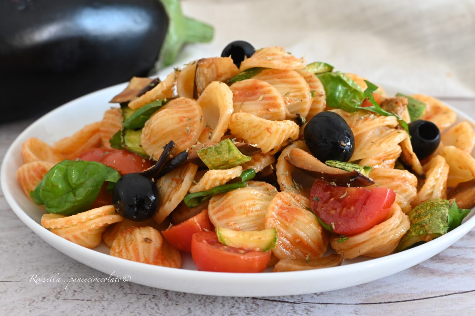 Pasta Fredda con Olive Taggiasche la Ricetta facile e saporita estiva