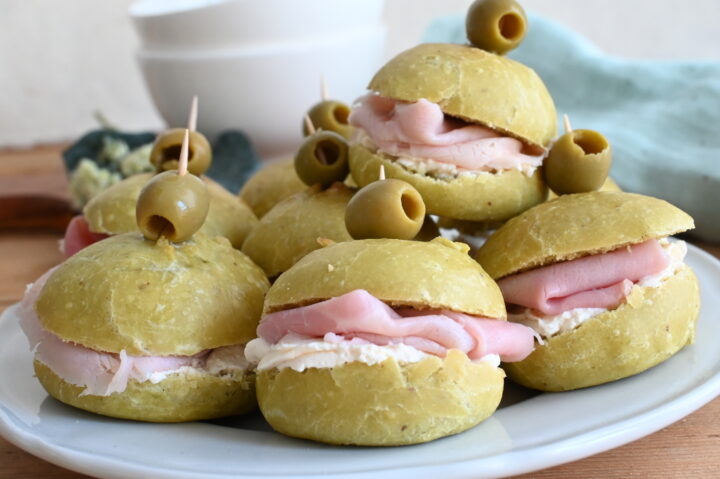 Mini Panini al Pesto la Ricetta dell'Antipasto originale con Pesto