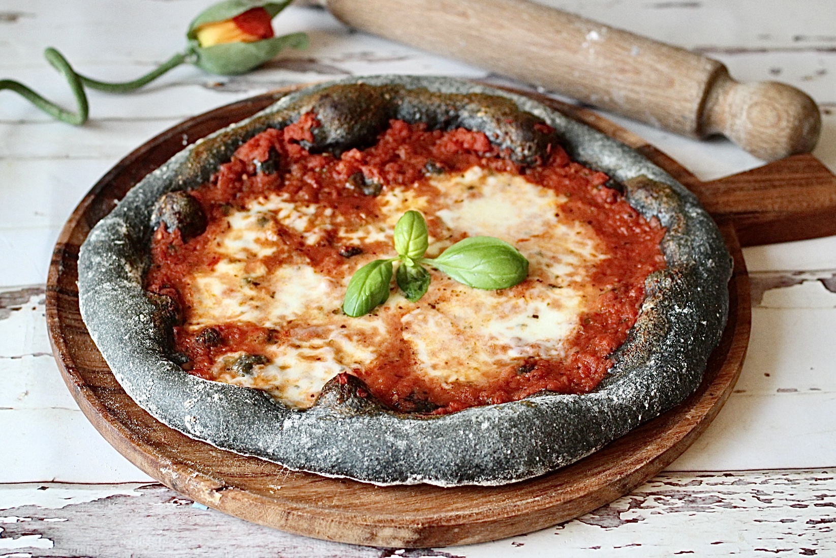 Pizza al carbone vegetale, l'impasto che facilita la digeribilita ...