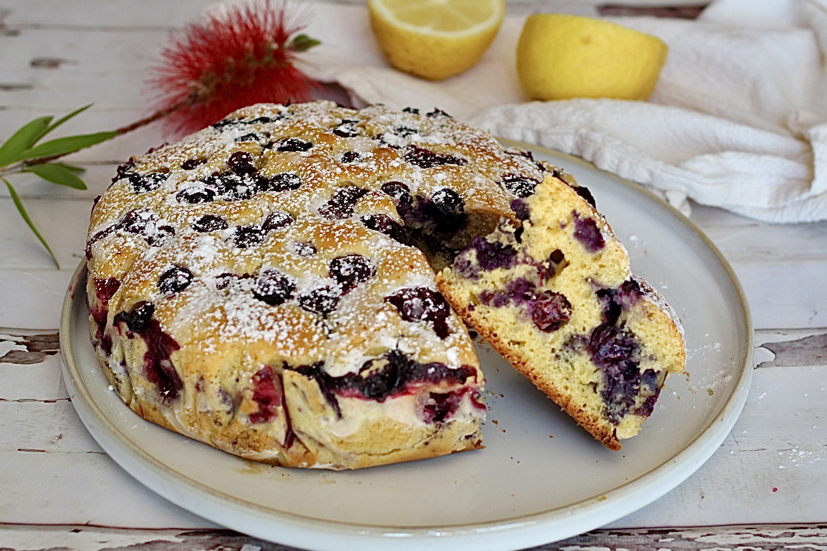 Torta ai mirtilli, così leggera che la mangi senza sensi di colpa ...