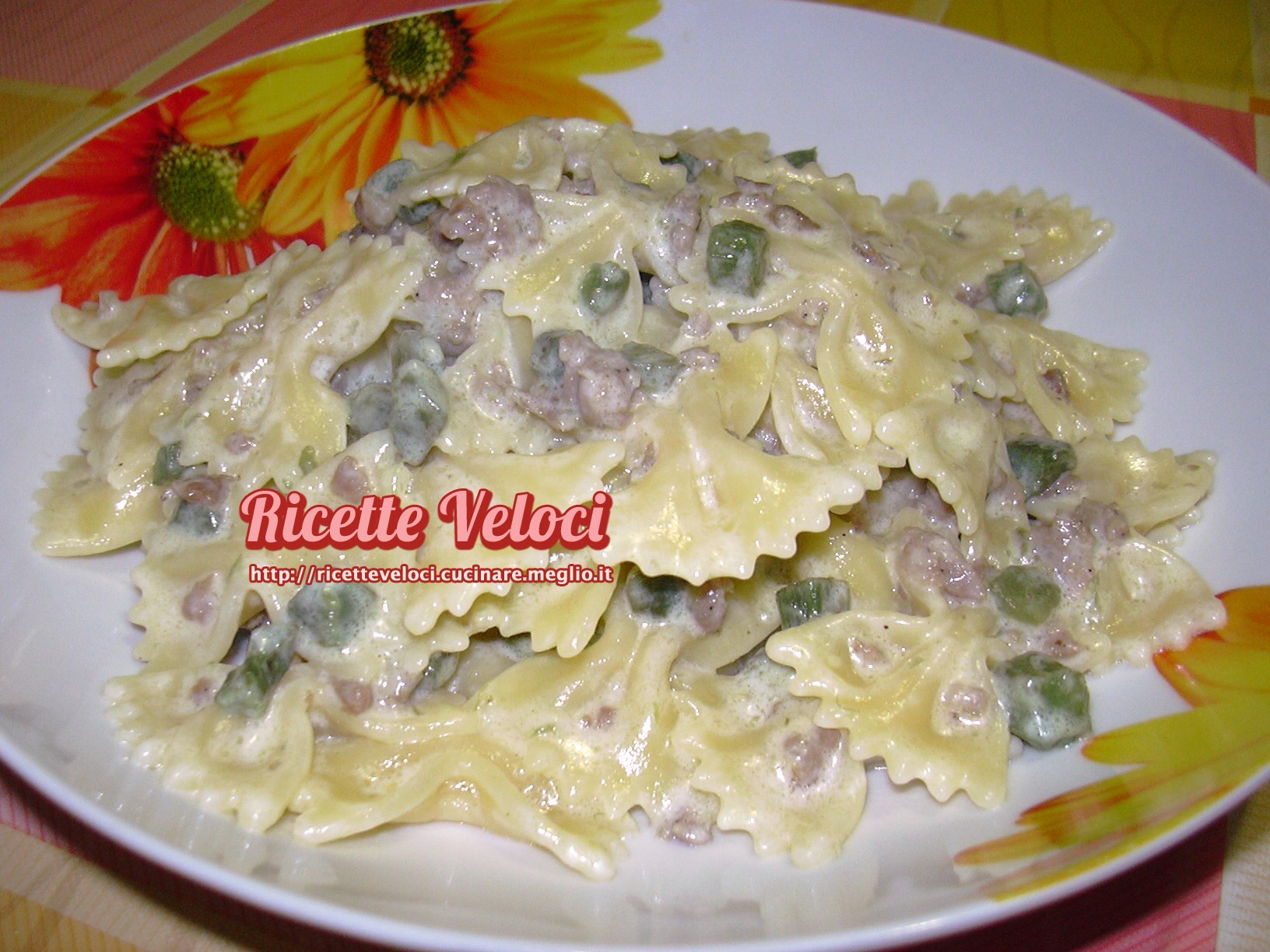 Farfalle con salsiccia carciofi e robiola | Ricette Veloci di Tania