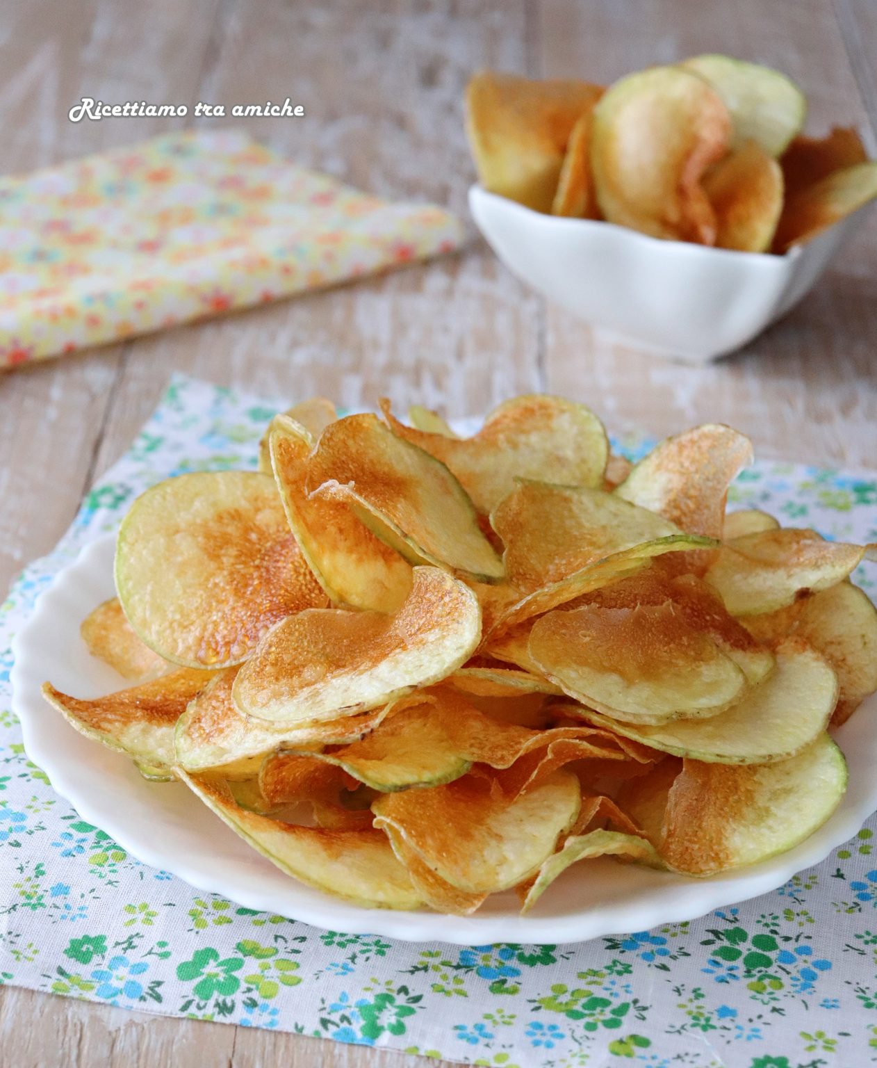 Chips di patate croccanti fatte in casa come quelle in busta