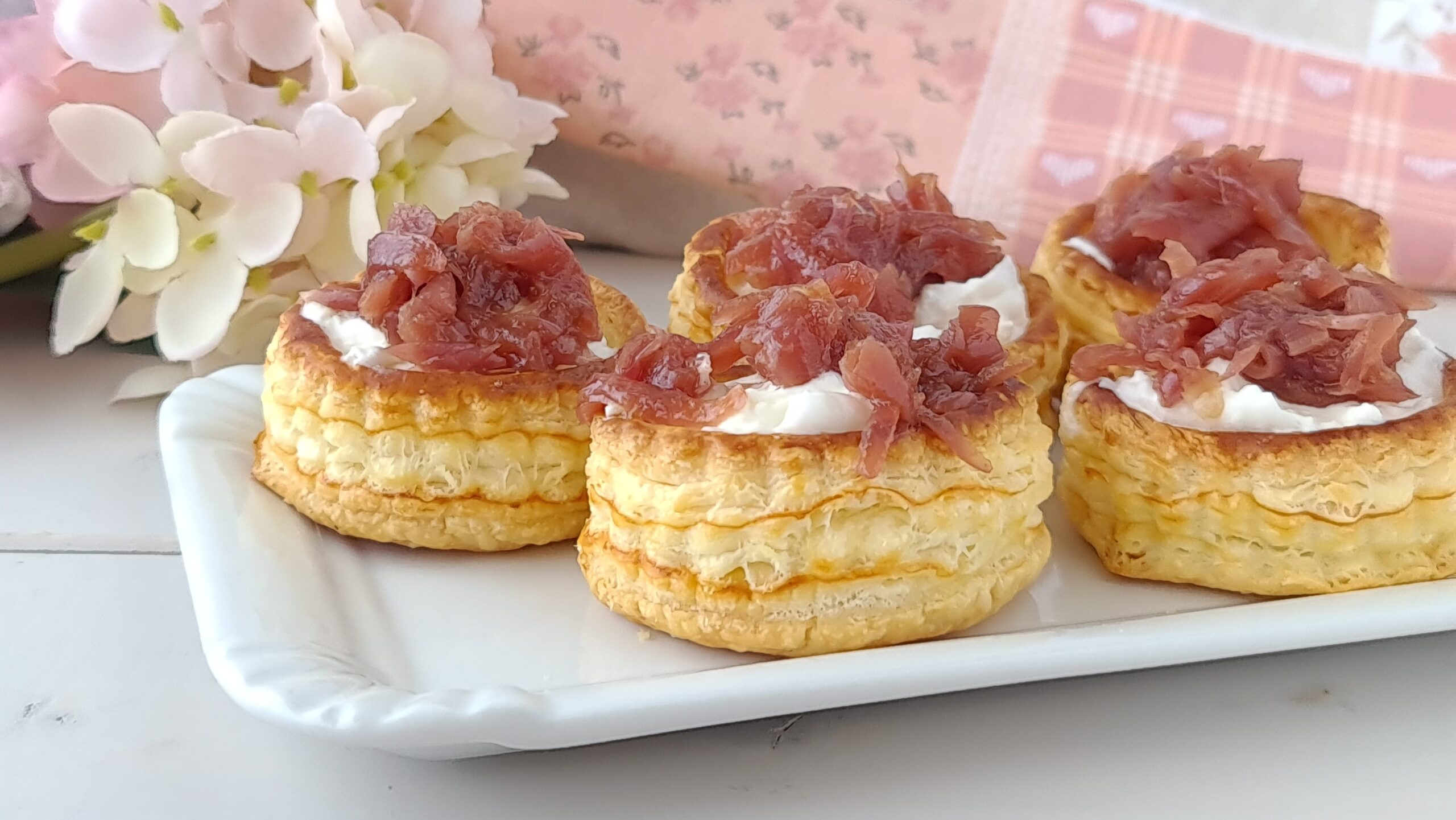 Voulevant con burrata e cipolla caramellata - Rosly a passion for pastry