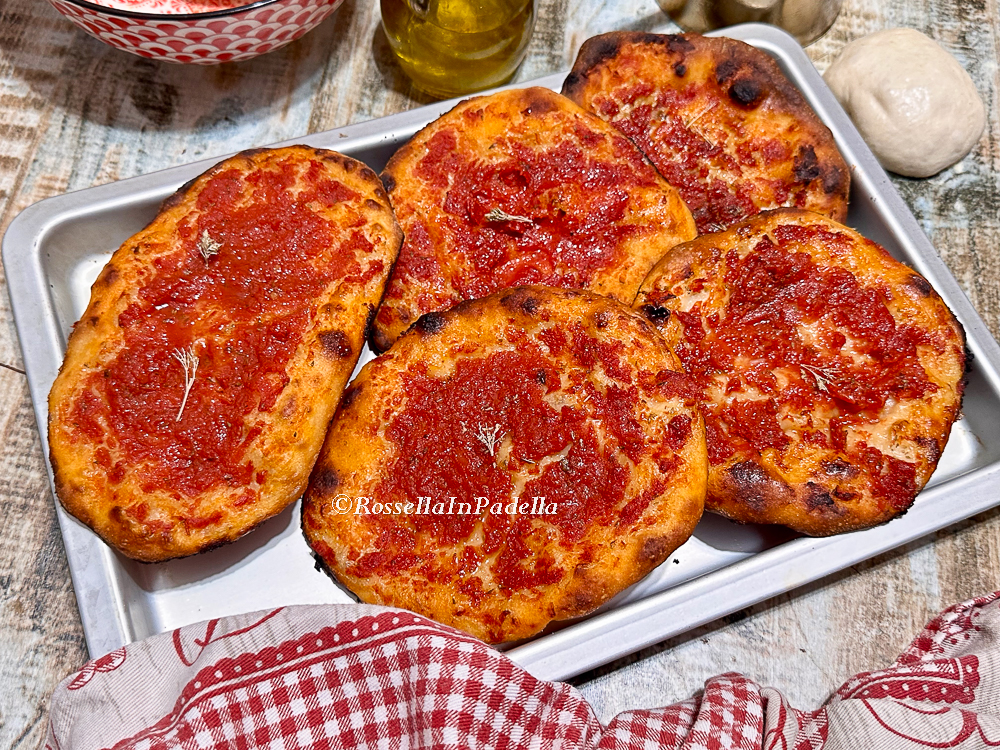 Pizzette rosse sottili e croccanti così buone non le hai mai mangiate