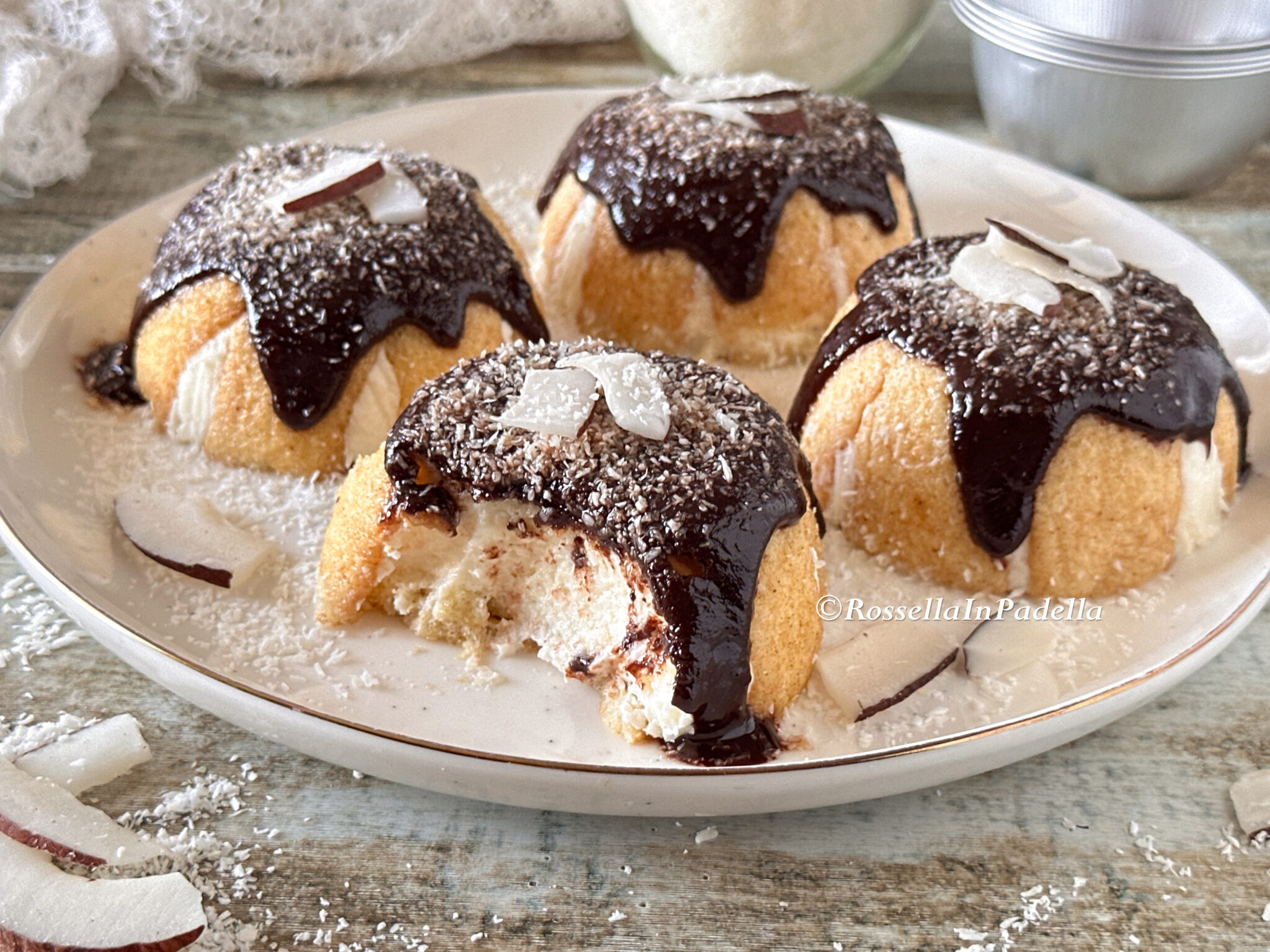 Tutti pazzi per i Tortini di pavesini cocco e cioccolato senza cottura