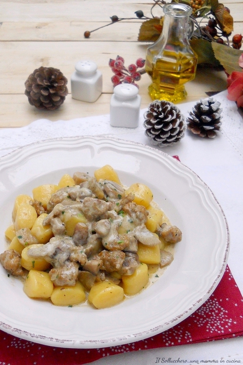 Gnocchi funghi salsiccia e mascarpone, cremosissimi!