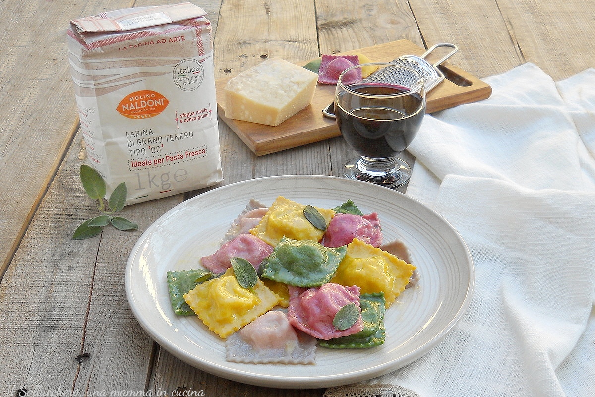 RAVIOLI DI PASTA FRESCA COLORATA fatti in casa
