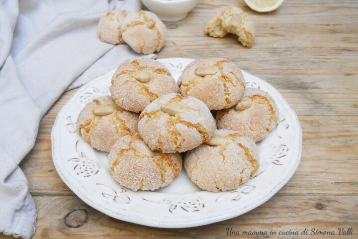 AMARETTI SARDI morbidi alle mandorle. Ricetta originale