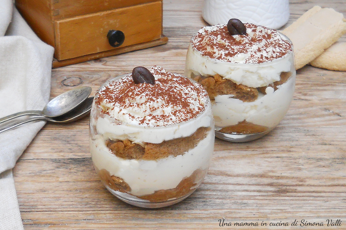 TIRAMISU ESTIVO SENZA UOVA veloce e cremosissimo, pronto in 10 minuti