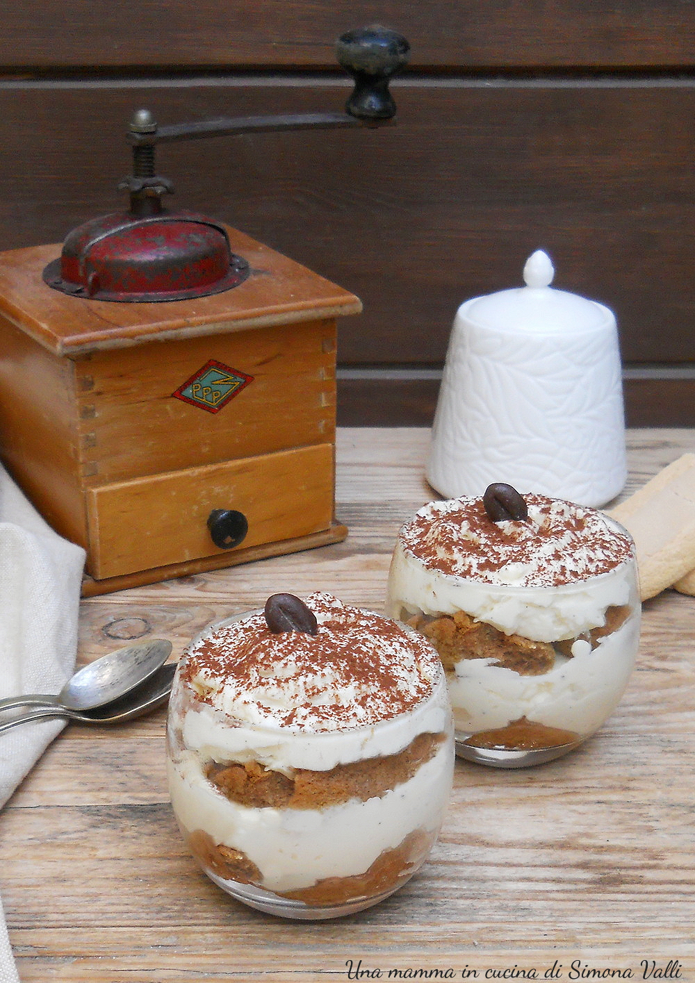 TIRAMISU ESTIVO SENZA UOVA veloce e cremosissimo, pronto in 10 minuti