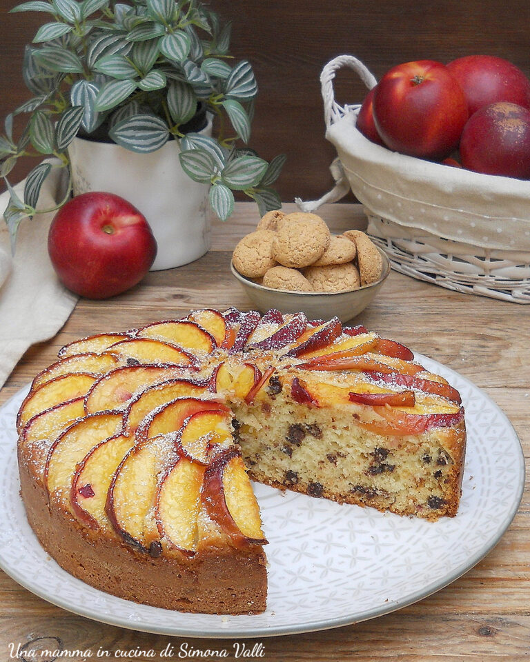 TORTA DI PESCHE AMARETTI E CIOCCOLATO alta, soffice e golosa. Ricetta ...