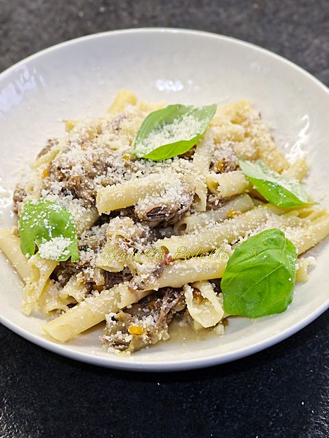 Pasta alla genovese napoletana (ricetta del sugo alla genovese ...