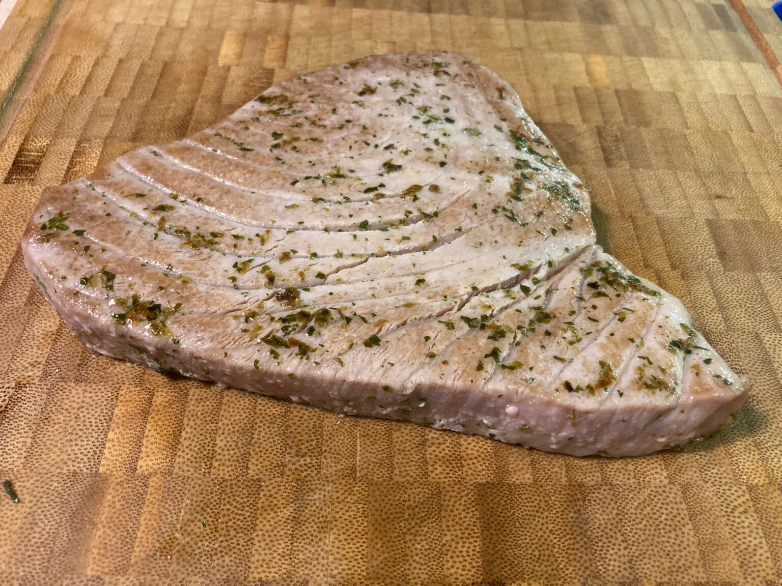 Tonno fresco in padella: pronto in 2 minuti (cottura 1 minuto per lato)