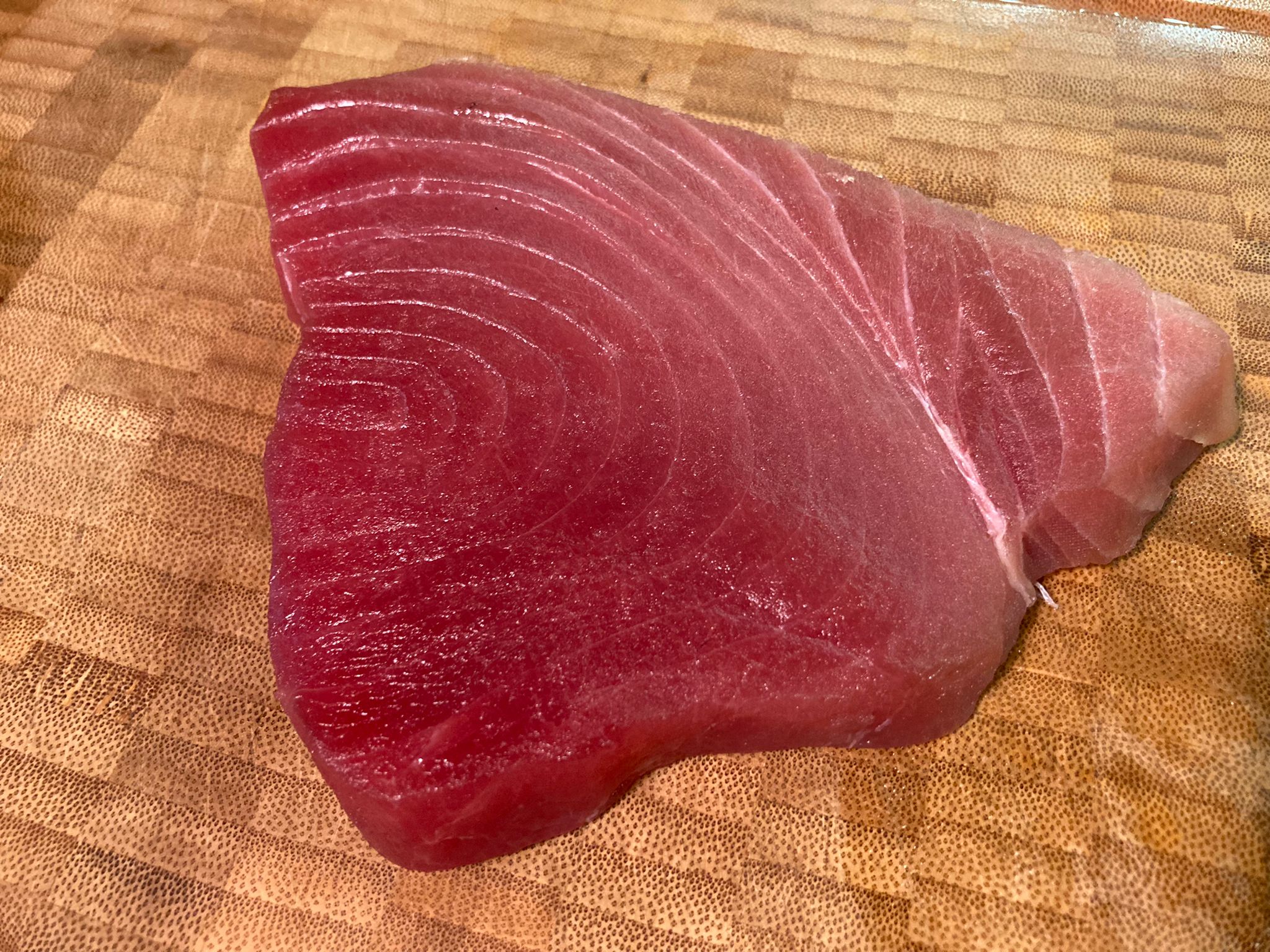 Tonno fresco in padella: pronto in 2 minuti (cottura 1 minuto per lato)