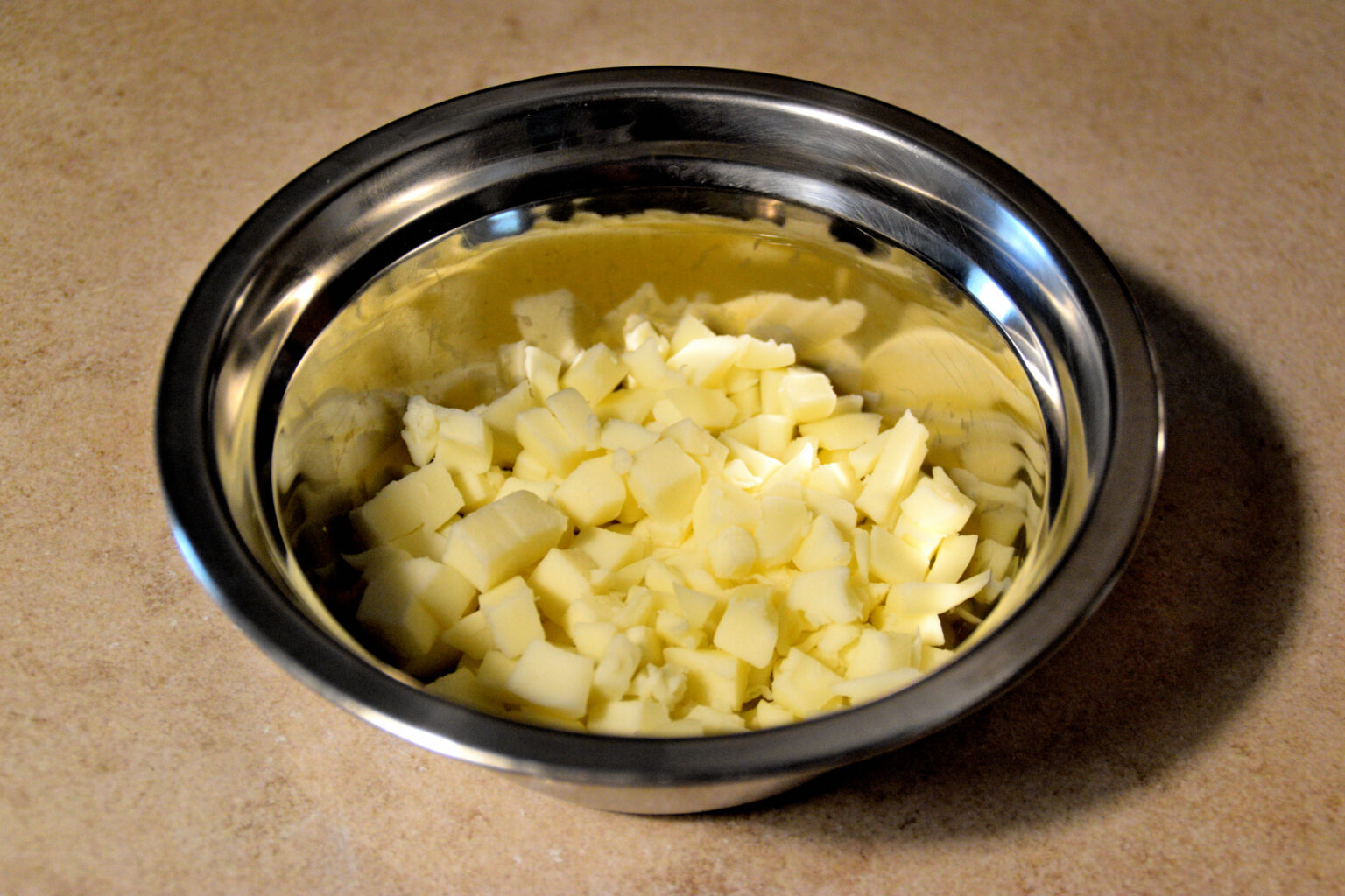 Crema di scamorza: ricetta ideale per condire carni, insalate, pasta