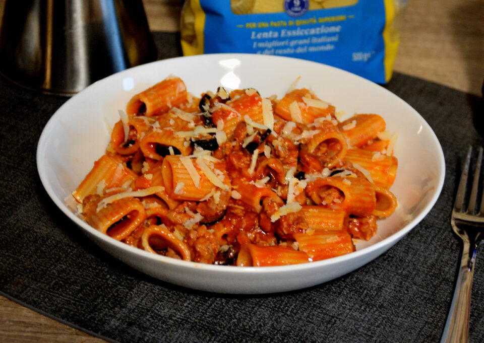 Pasta alla Buttera: goloso primo piatto toscano pronto in 30 minuti