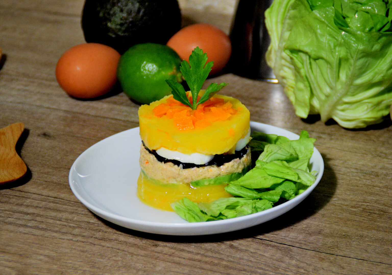 Causa Rellena ricetta peruviana: causa a la limeña (variante tonno)