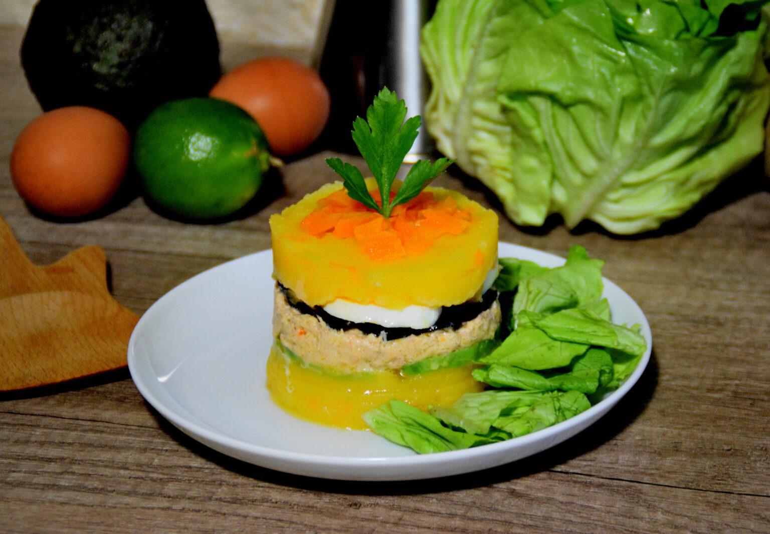 Causa Rellena ricetta peruviana: causa a la limeña (variante tonno)