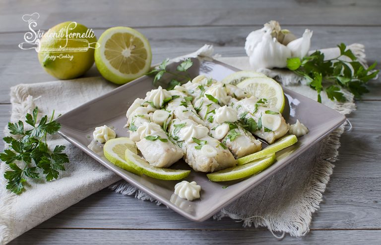 MERLUZZO BOLLITO in BIANCO al limone cotto in PENTOLA in 10 minuti