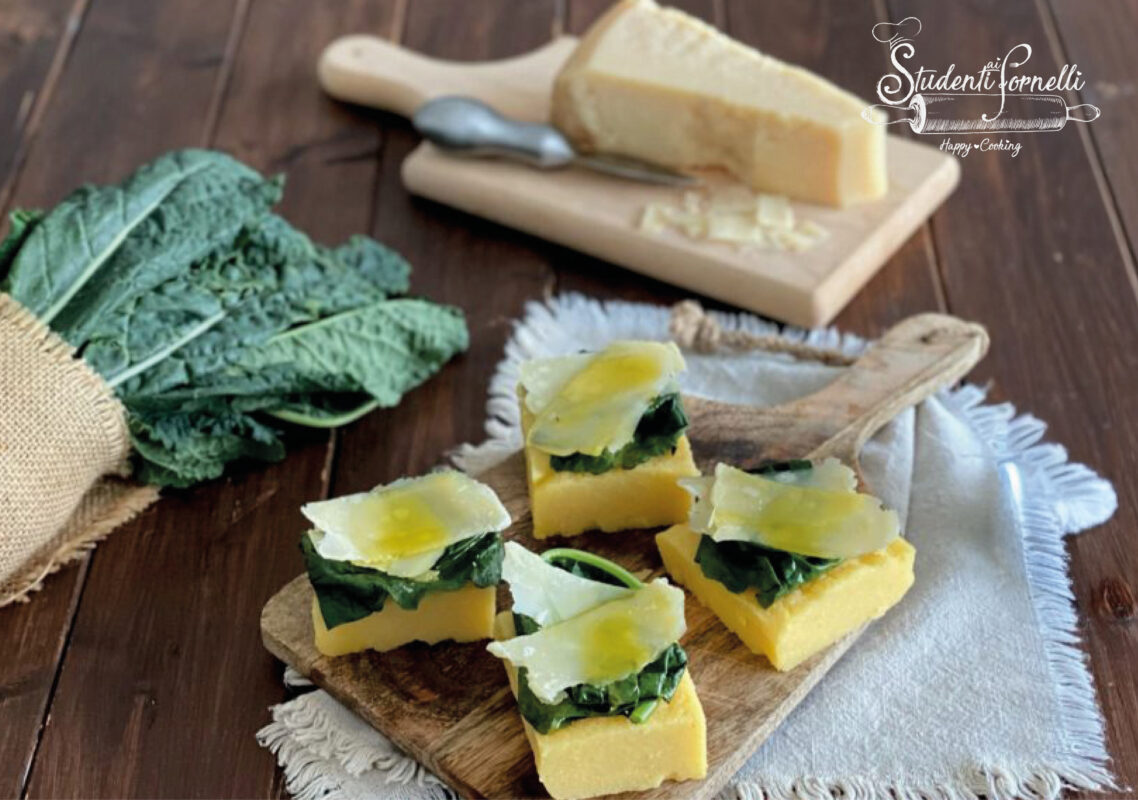 CROSTINI DI POLENTA CAVOLO NERO E FORMAGGIO VEGAN