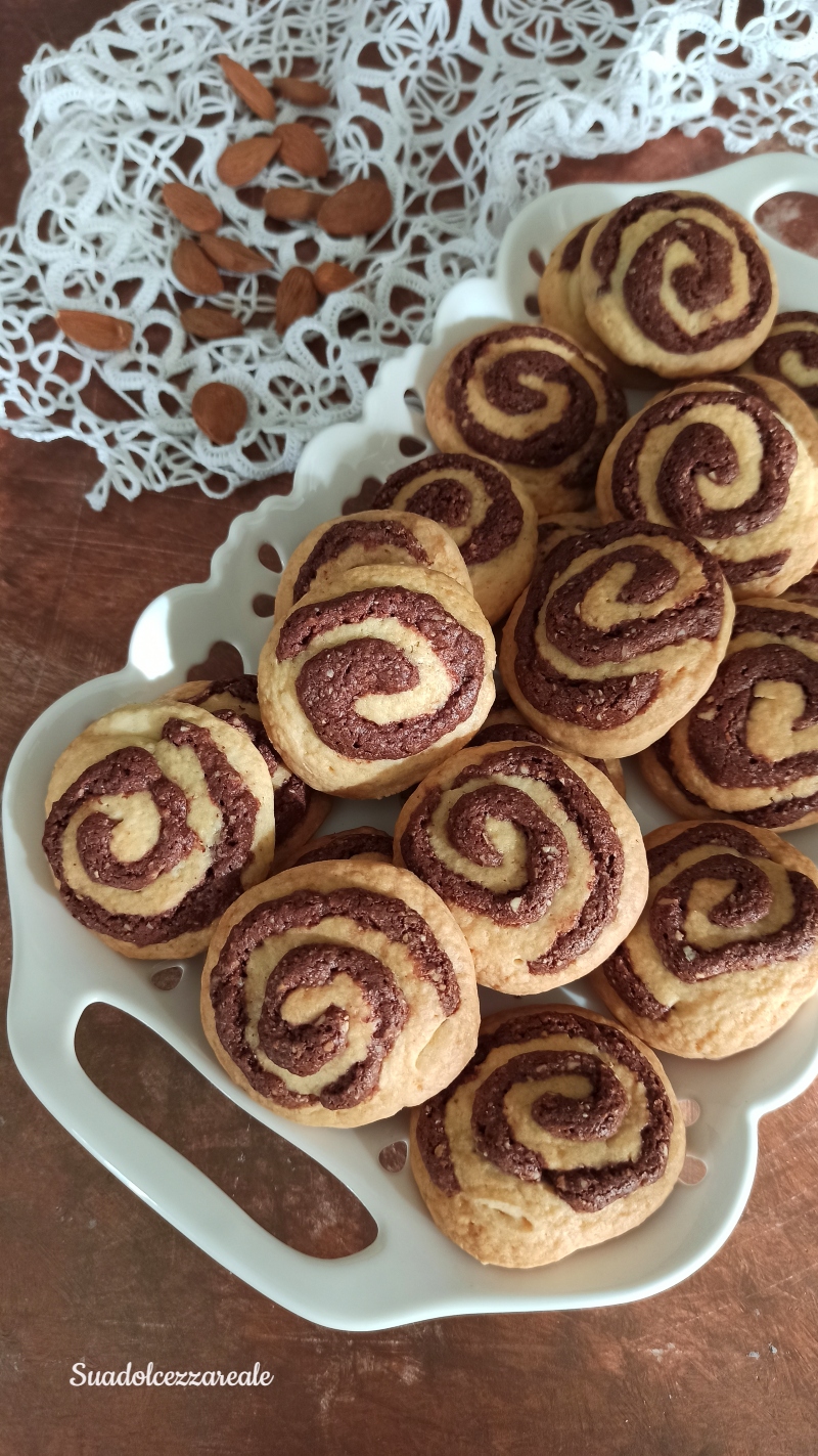 Biscotti arrotolati bicolore - SuaDolcezzaReale