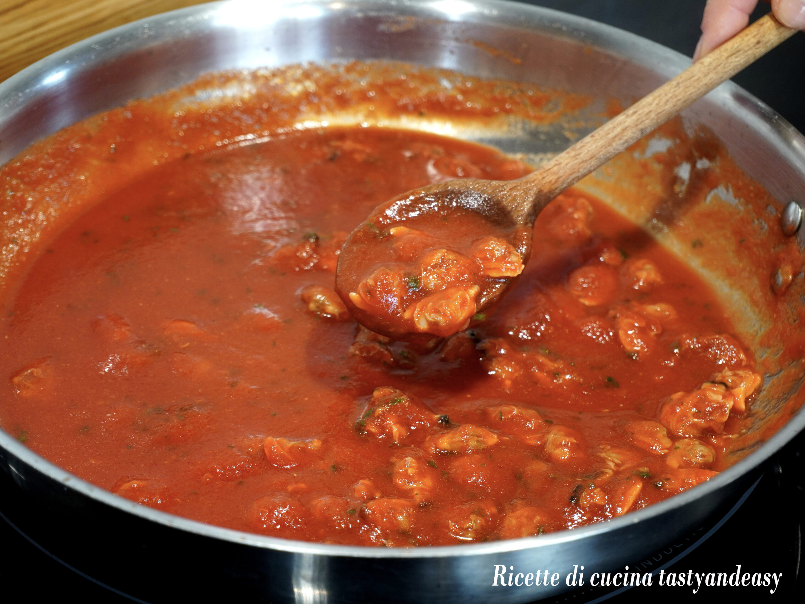 Come Fare il Sugo alle Vongole Ricetta di Pesce in 15 Minuti