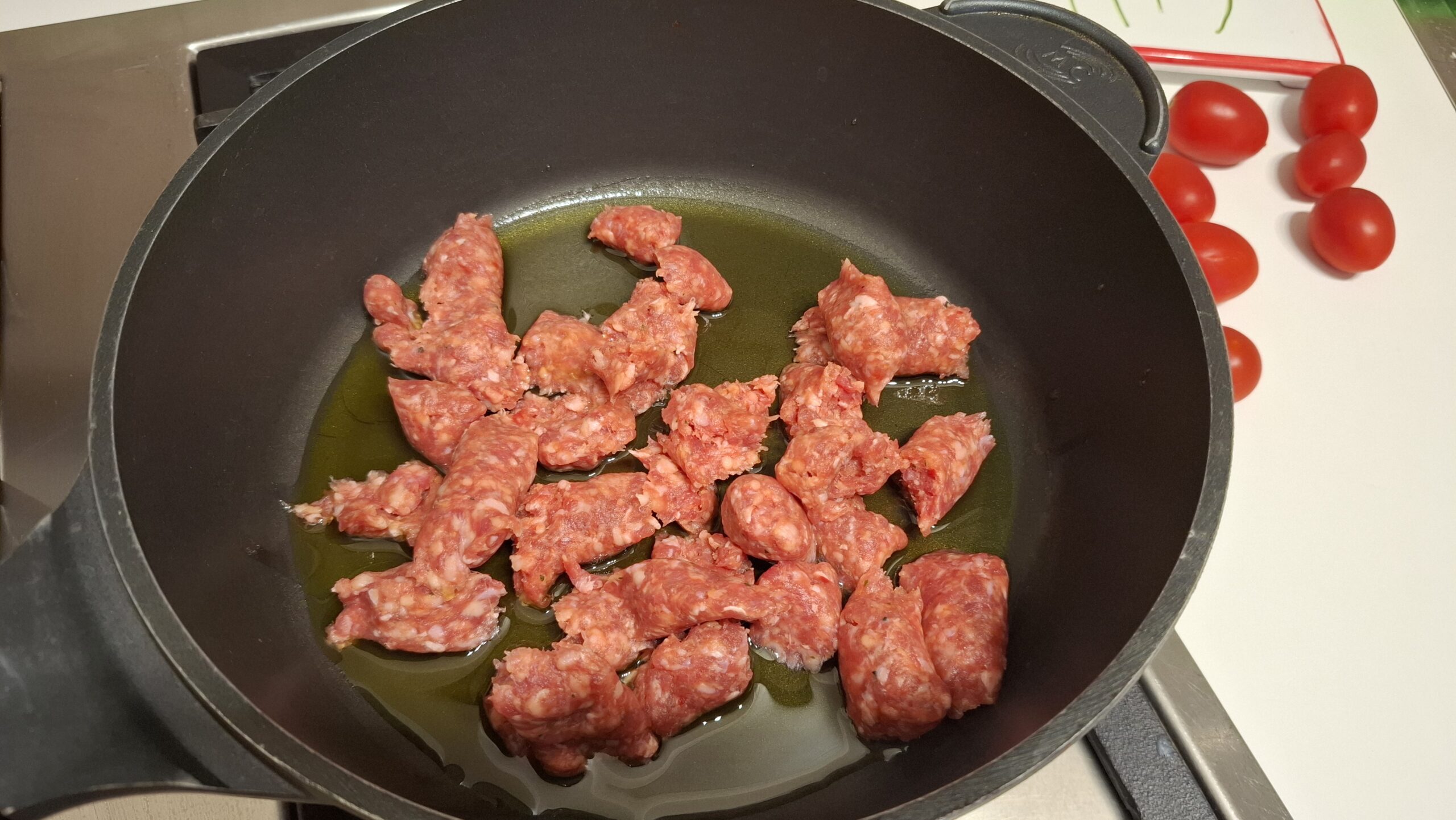 Pasta golosa con salsiccia e pesto - Cucina e Tradizione